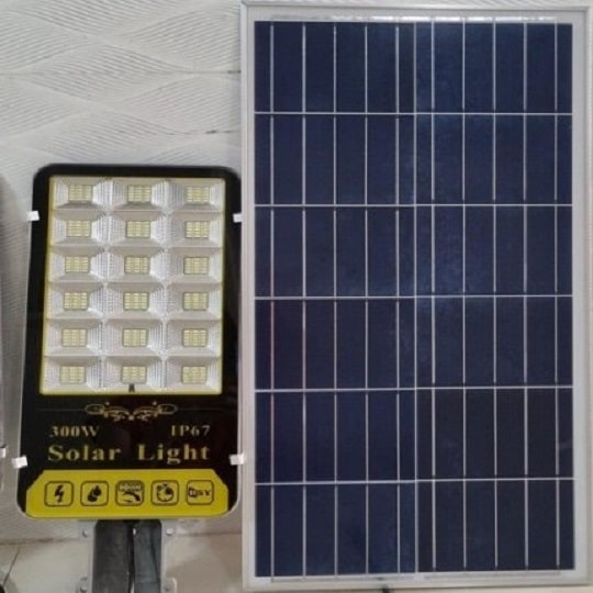 Đèn NLMT 300w có 18 khoang đèn siêu sáng giá sỉ